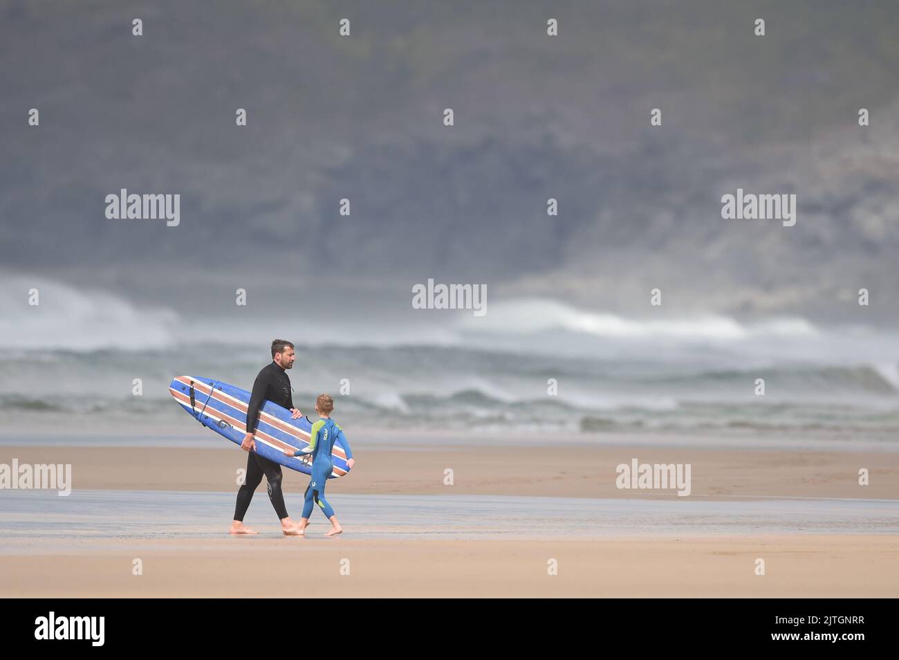 Father son surfers beach surfing hi-res stock photography and images ...