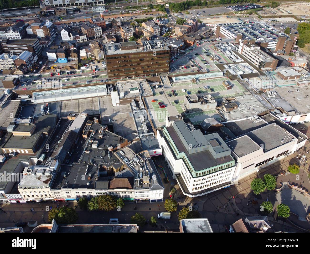 Luton shopping mall hi-res stock photography and images - Alamy