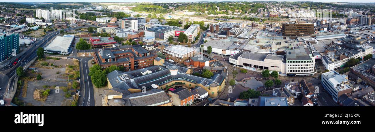 Luton shopping mall hi-res stock photography and images - Alamy