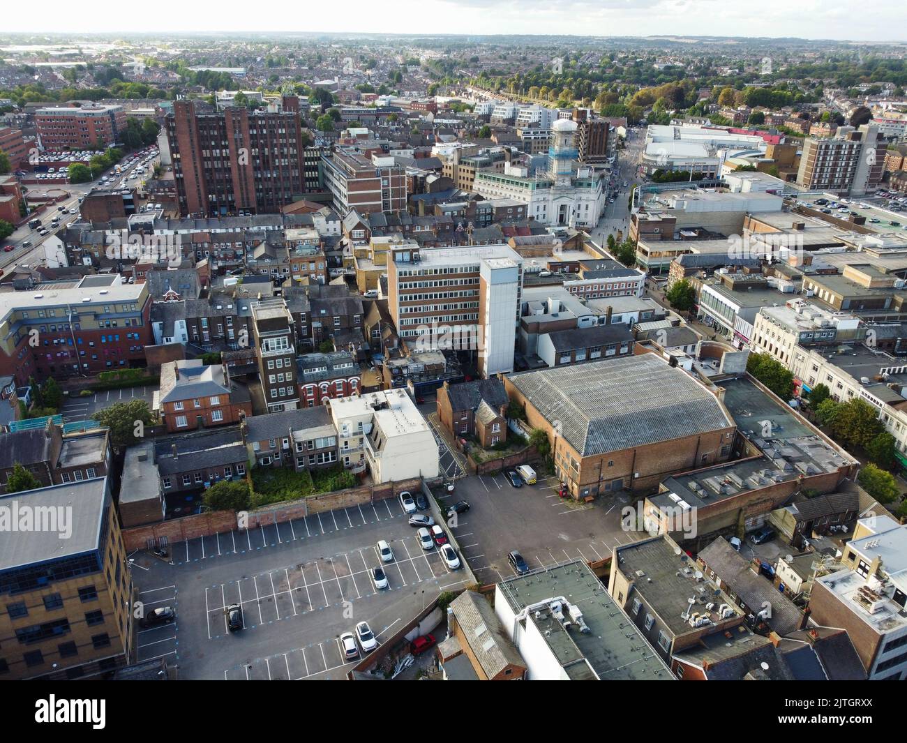 Luton shopping mall hi-res stock photography and images - Alamy