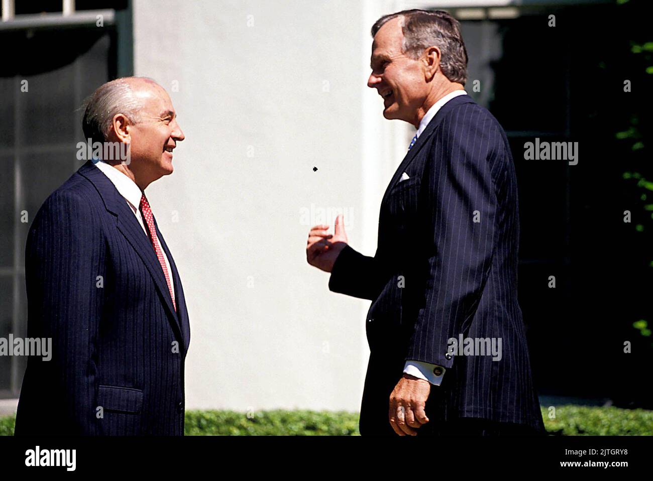 1990: GEORGE BUSH SR AND MIKHAIL GORBACHEV.5/31/1990. JAMES COLBURN ...