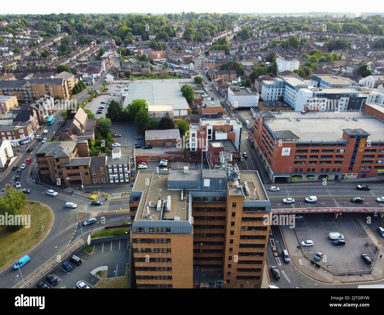 Luton shopping mall hi-res stock photography and images - Alamy