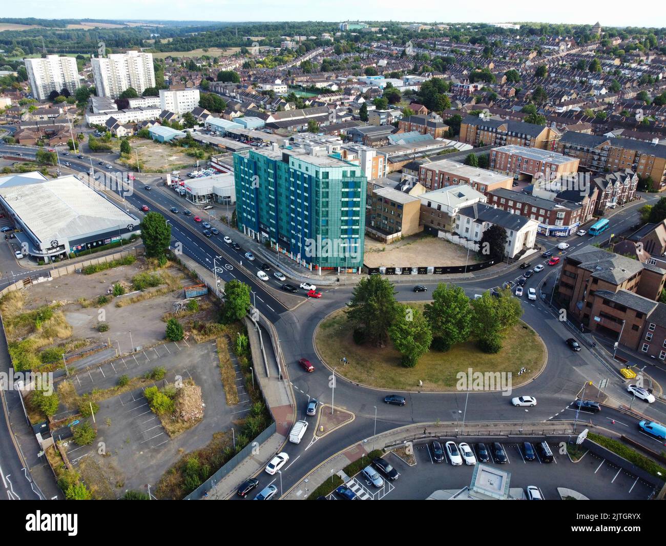 Luton shopping mall hi-res stock photography and images - Alamy