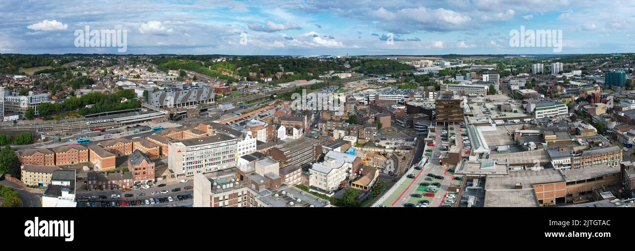 Luton shopping mall hi-res stock photography and images - Alamy