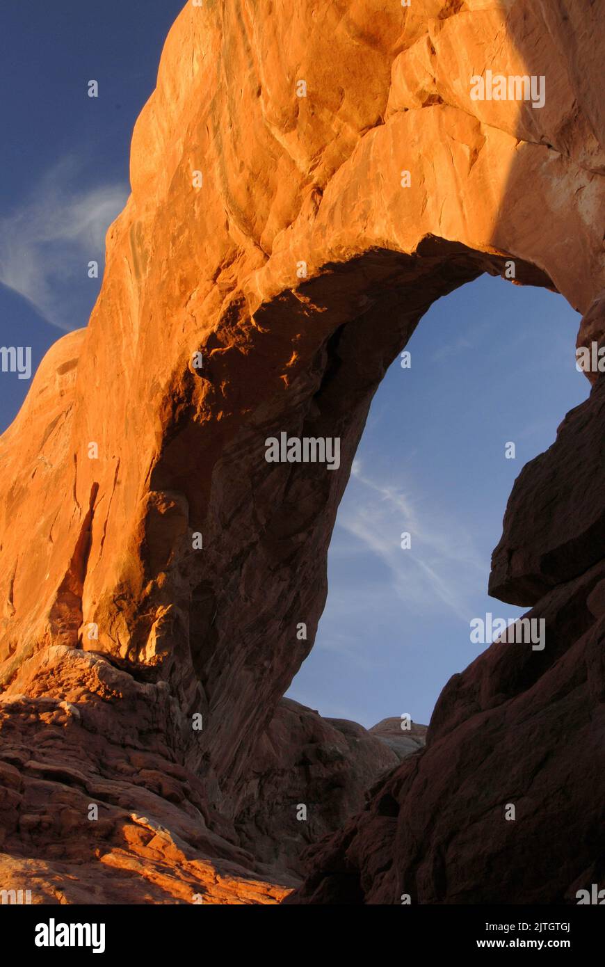 Double arch windows hi-res stock photography and images - Alamy