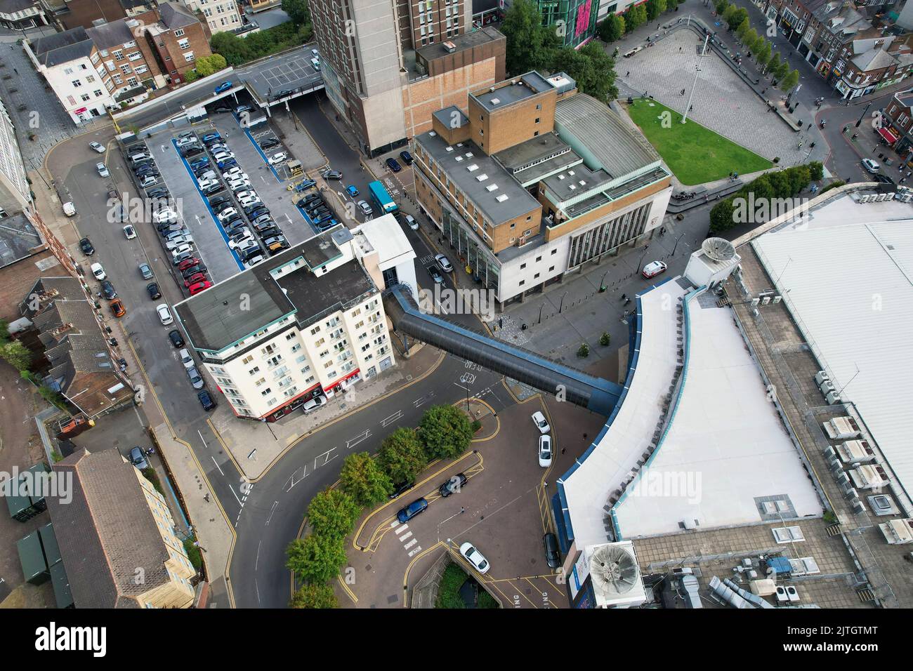 Luton shopping mall hi-res stock photography and images - Alamy