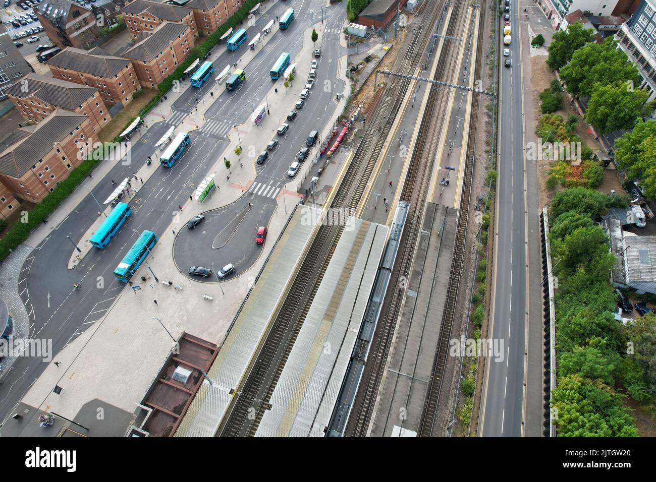 Luton shopping mall hi-res stock photography and images - Alamy