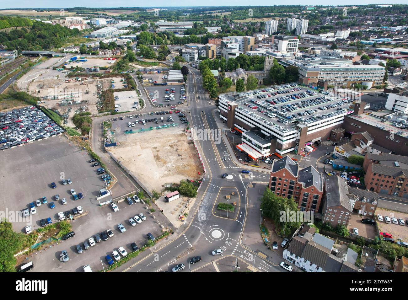 Luton shopping mall hi-res stock photography and images - Alamy