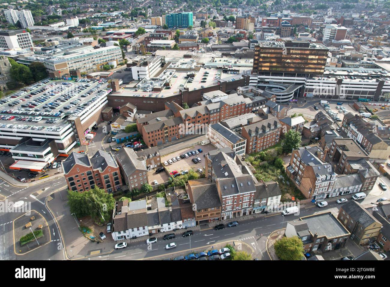 Luton shopping mall hi-res stock photography and images - Alamy