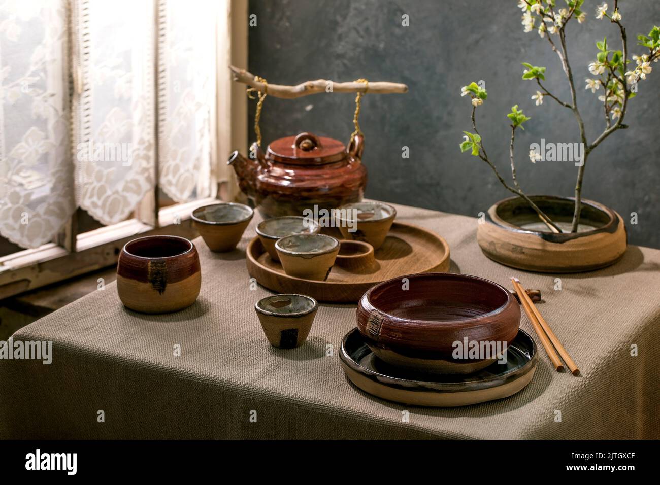 Japanese table setting teapot hi-res stock photography and images - Alamy