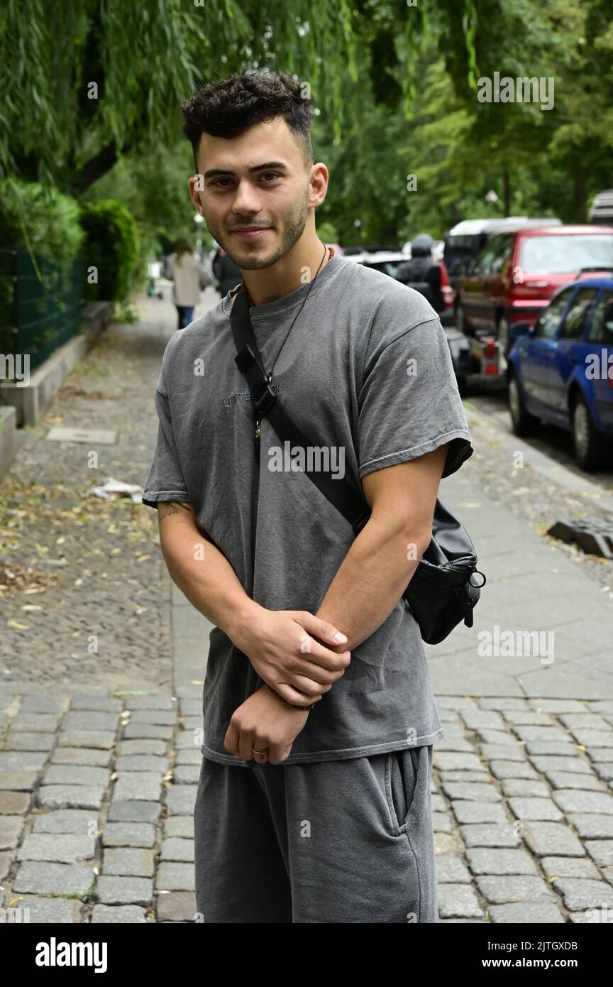 Jörn Lehmann aka Denny am Set bei Dreharbeiten zur Reality-Daily-Soap ...