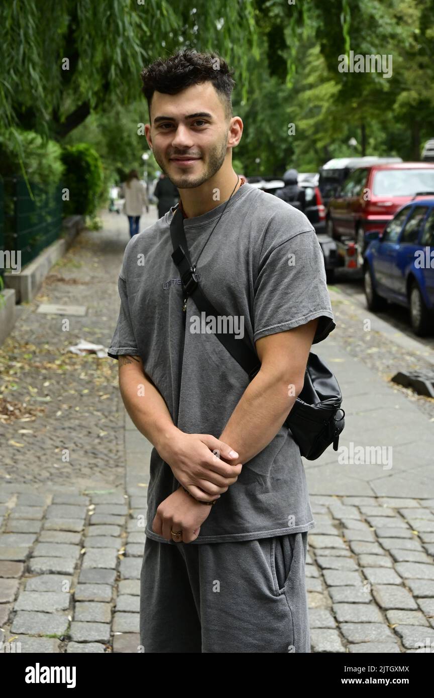 Jörn Lehmann aka Denny am Set bei Dreharbeiten zur Reality-Daily-Soap ...