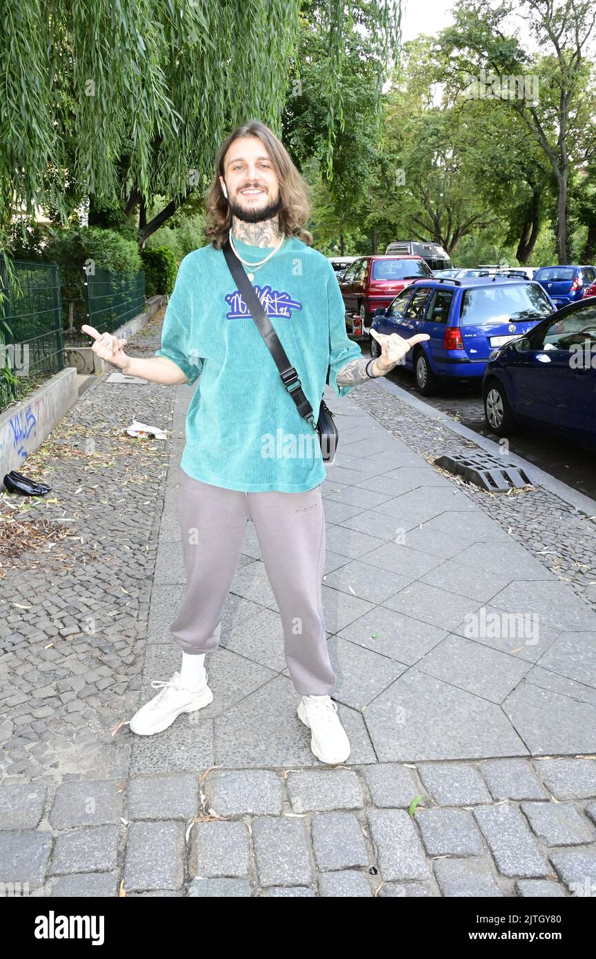 Jan-Philipp Preuß aka Leif am Set bei Dreharbeiten zur Reality-Daily ...