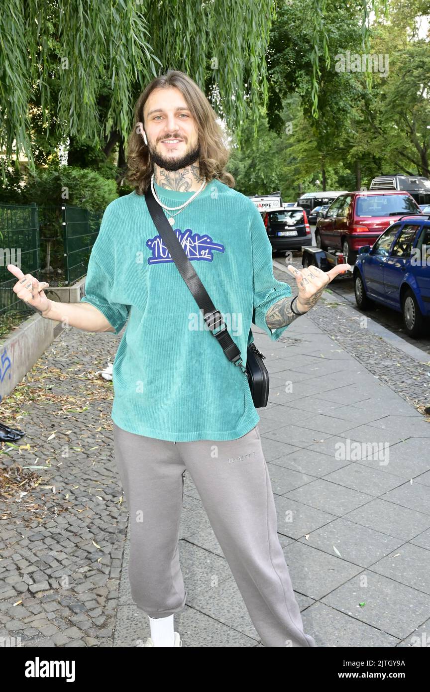 Jan-Philipp Preuß aka Leif am Set bei Dreharbeiten zur Reality-Daily ...
