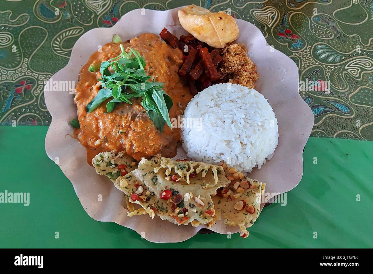 Pecek Pincuk Godong Ijo, Traditional Food of Indonesia, Jakarta ...