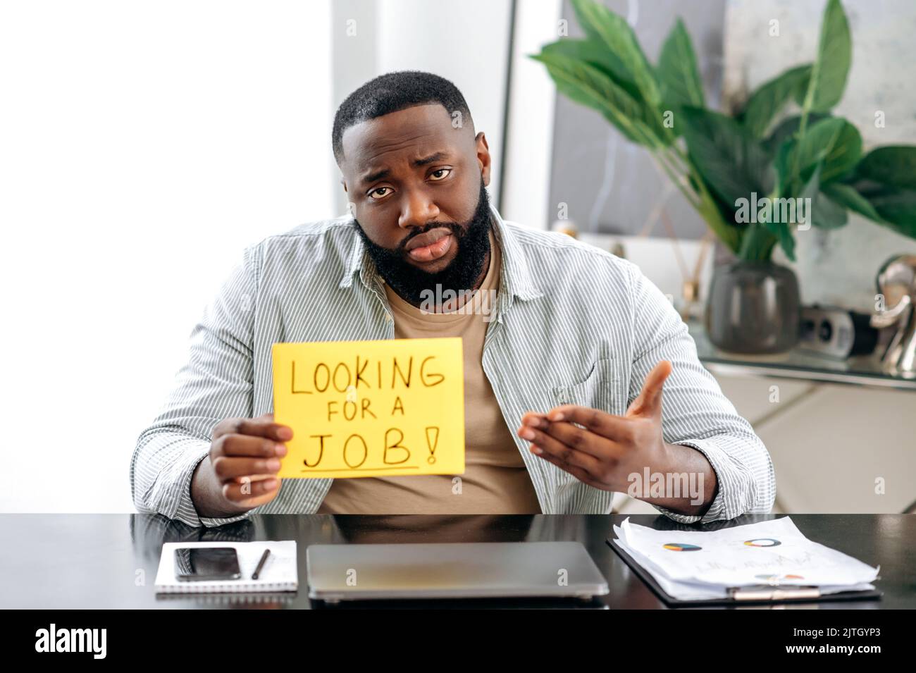 Teenager man employment sad hi-res stock photography and images - Alamy