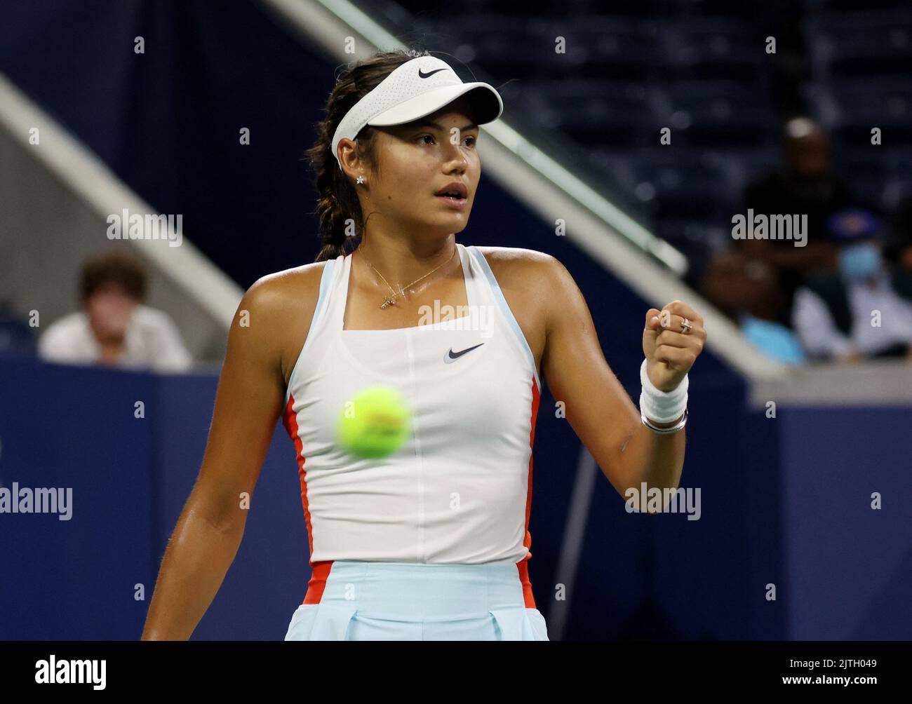 Emma raducanu 2022 august hi-res stock photography and images - Alamy