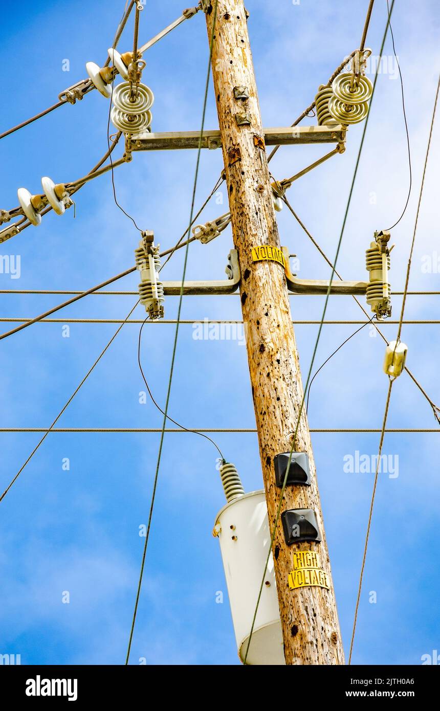 Overhead electrical power line hi-res stock photography and images - Alamy