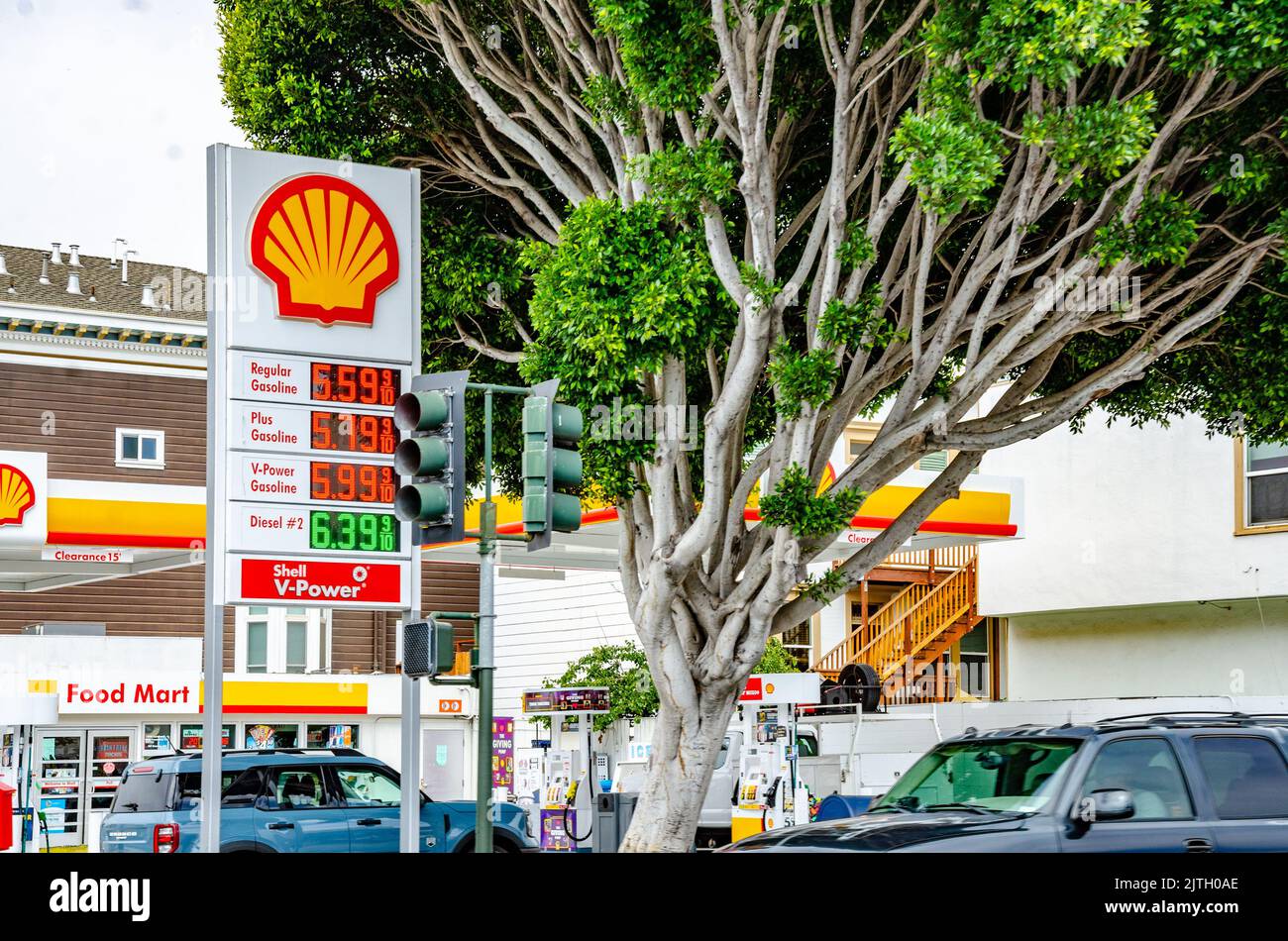 Shell petrol station garage sign hi-res stock photography and images ...