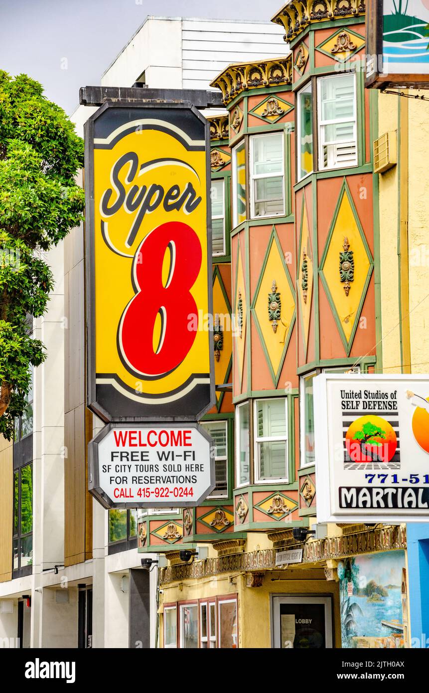 Super 8 signage hi-res stock photography and images - Alamy