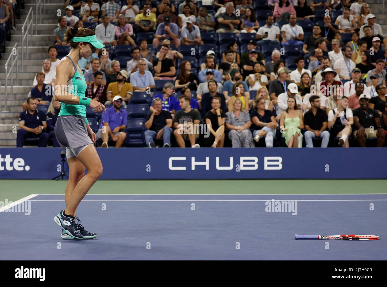 Emma raducanu 2022 august hi-res stock photography and images - Alamy