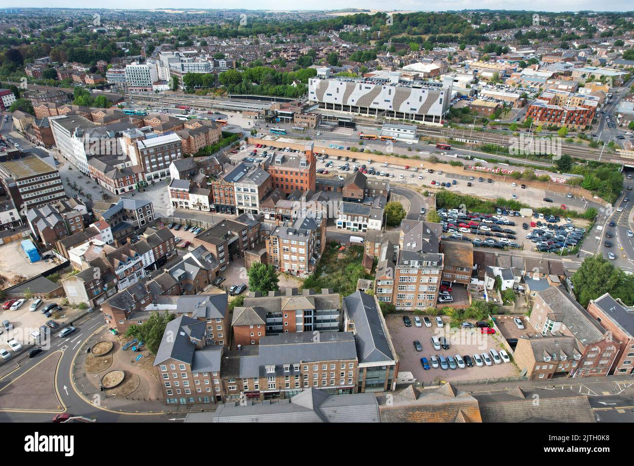 Luton shopping mall hi-res stock photography and images - Alamy