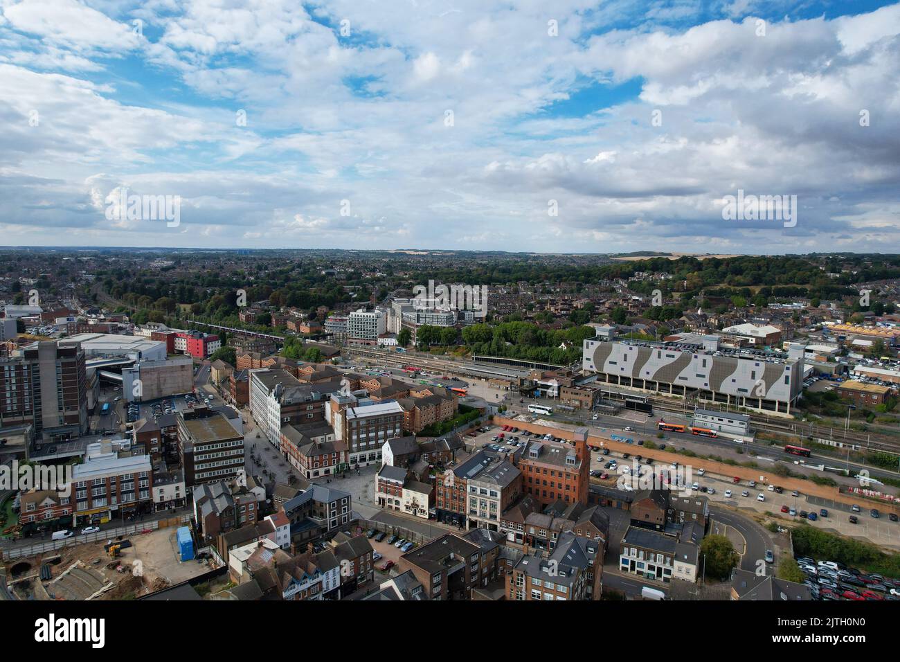 Luton shopping mall hi-res stock photography and images - Alamy