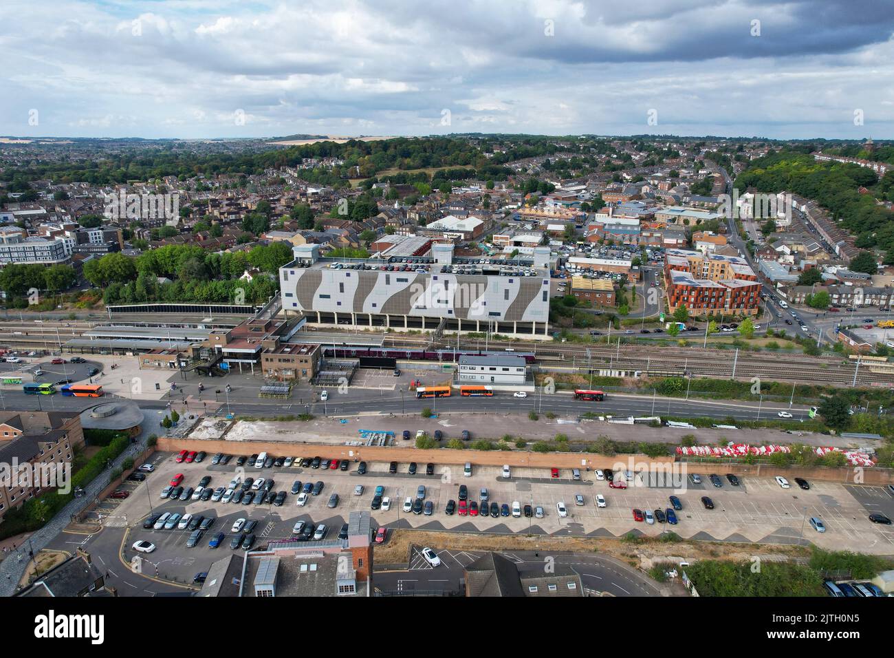 Luton shopping mall hi-res stock photography and images - Alamy