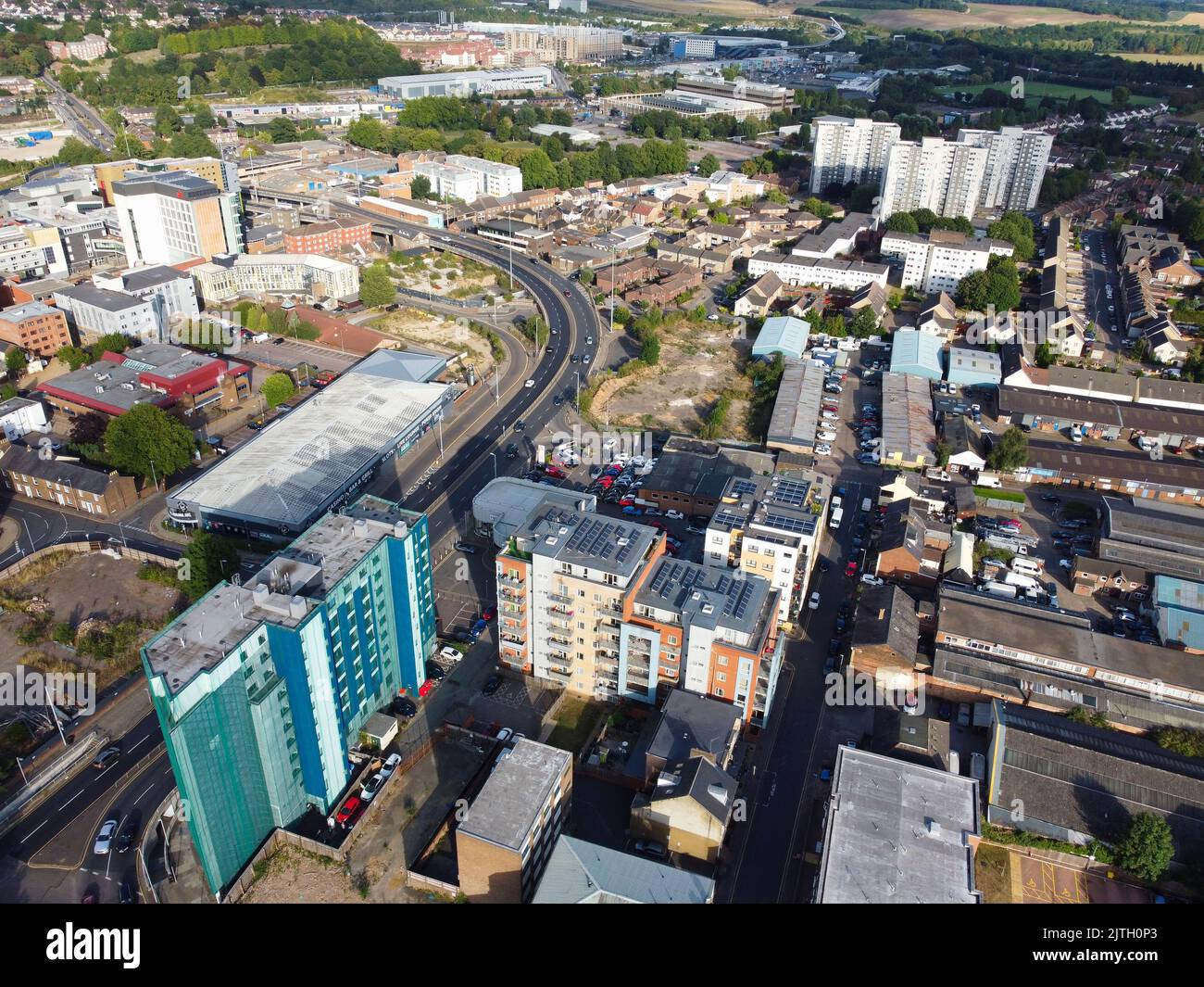 Luton shopping mall hi-res stock photography and images - Alamy