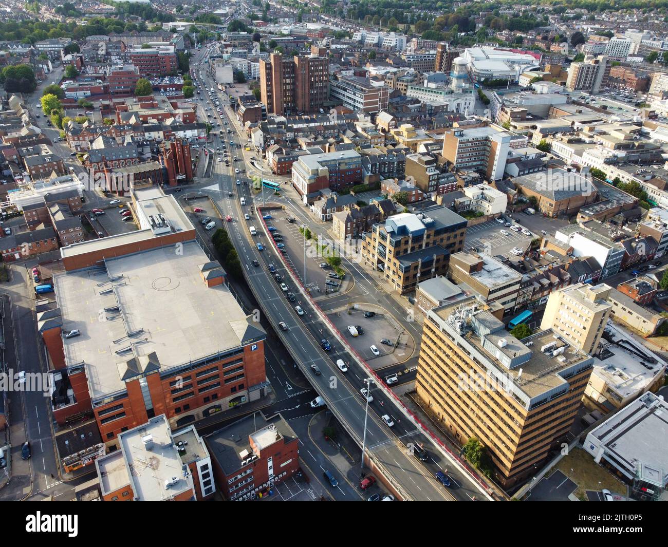 Luton shopping mall hi-res stock photography and images - Alamy