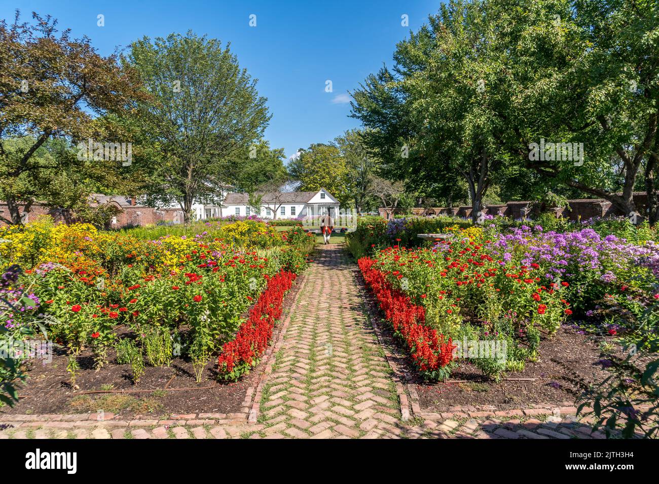 Colonial revival garden hi-res stock photography and images - Alamy