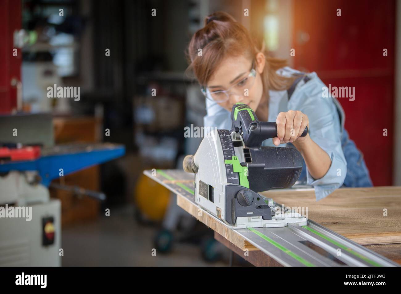 Beautiful young female carpenter hi-res stock photography and images ...