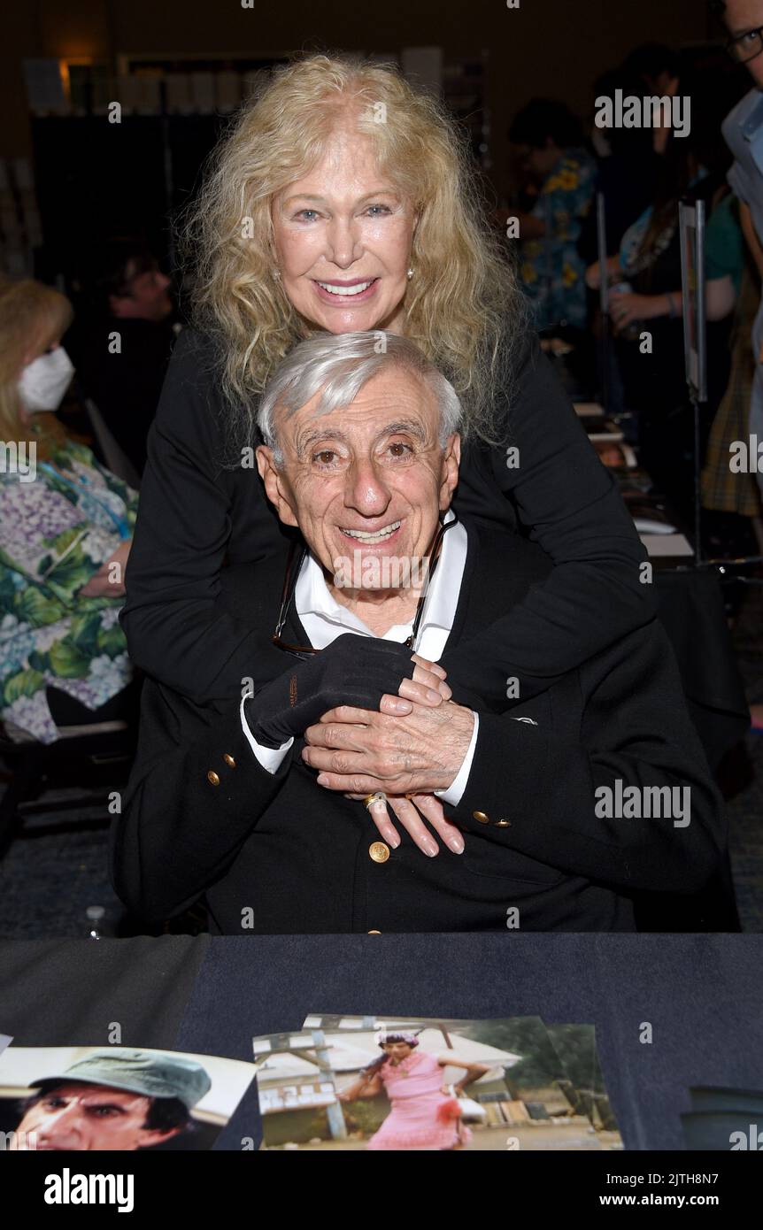 Loretta Swit and Jamie Farr at the summer 2022 Hollywood Show held at ...