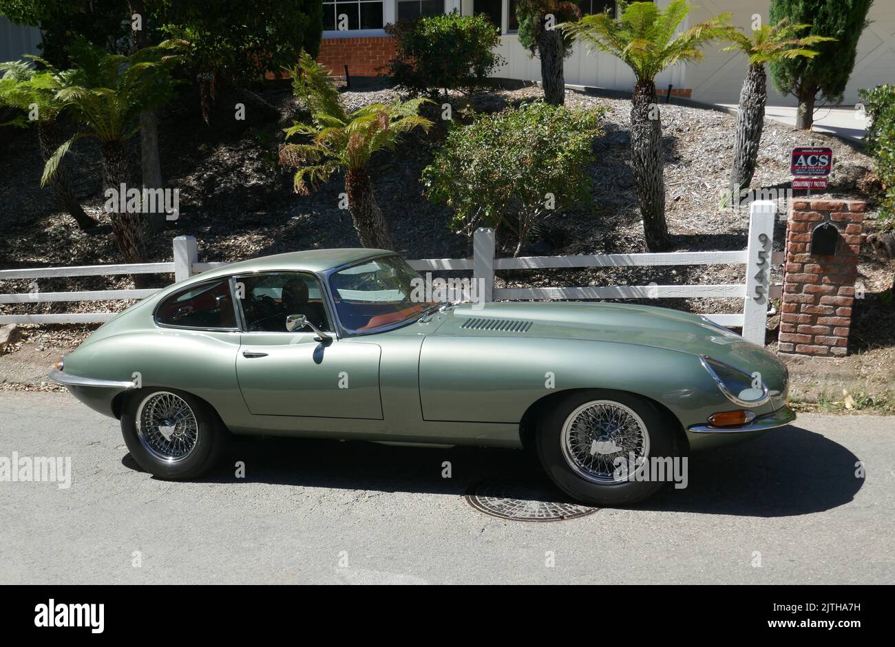 Los Angeles, California, USA 27th August 2022 A vintage classic Jaguar ... Los Angeles, California, USA 27th August 2022 A vintage classic Jaguar ...