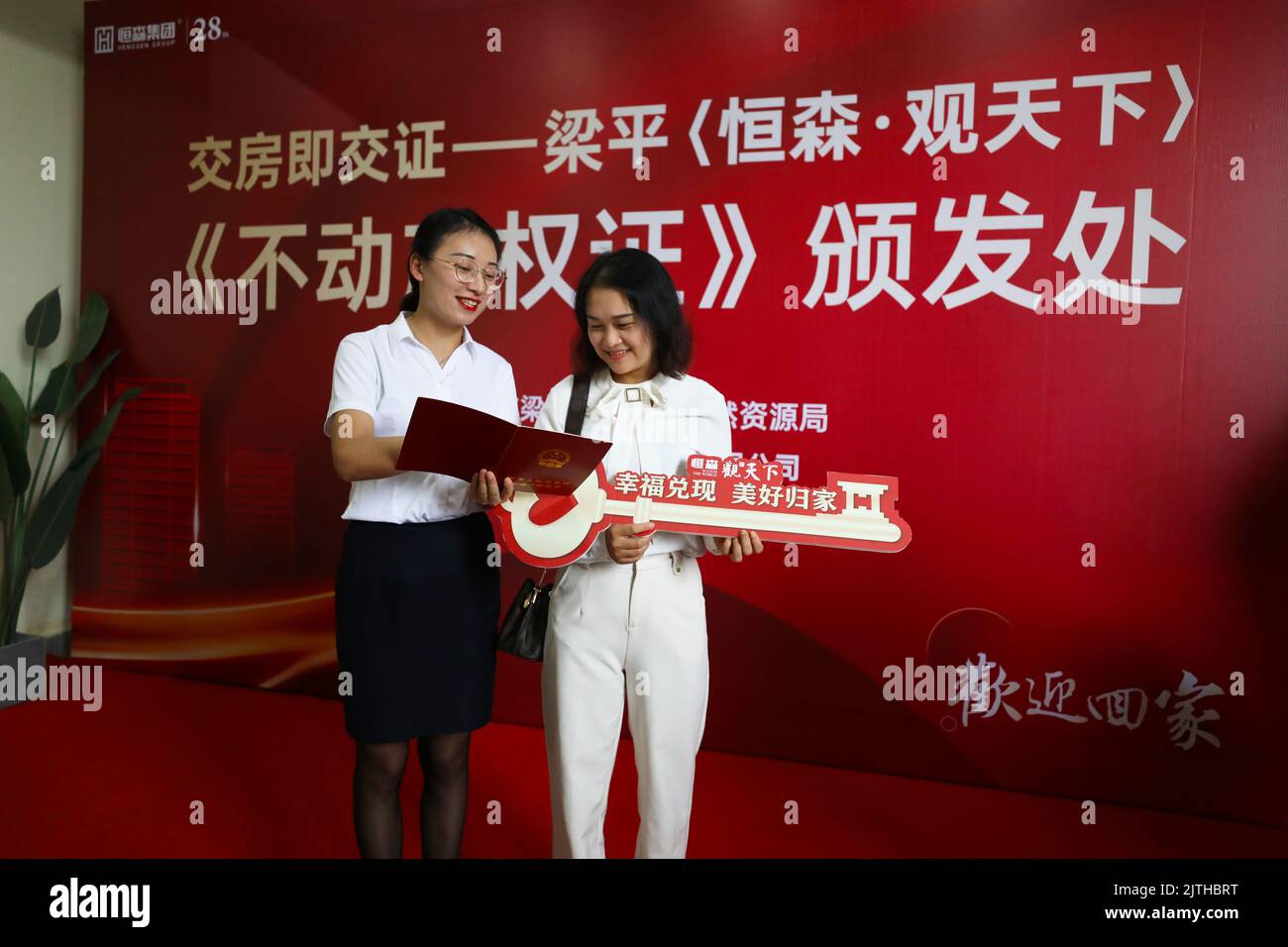 CHONGQING, CHINA - AUGUST 30, 2022 - A staff member (L) introduces ...