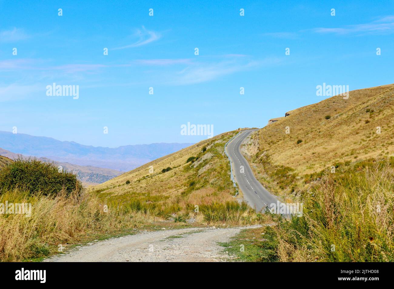 Highway and grass hi-res stock photography and images - Alamy