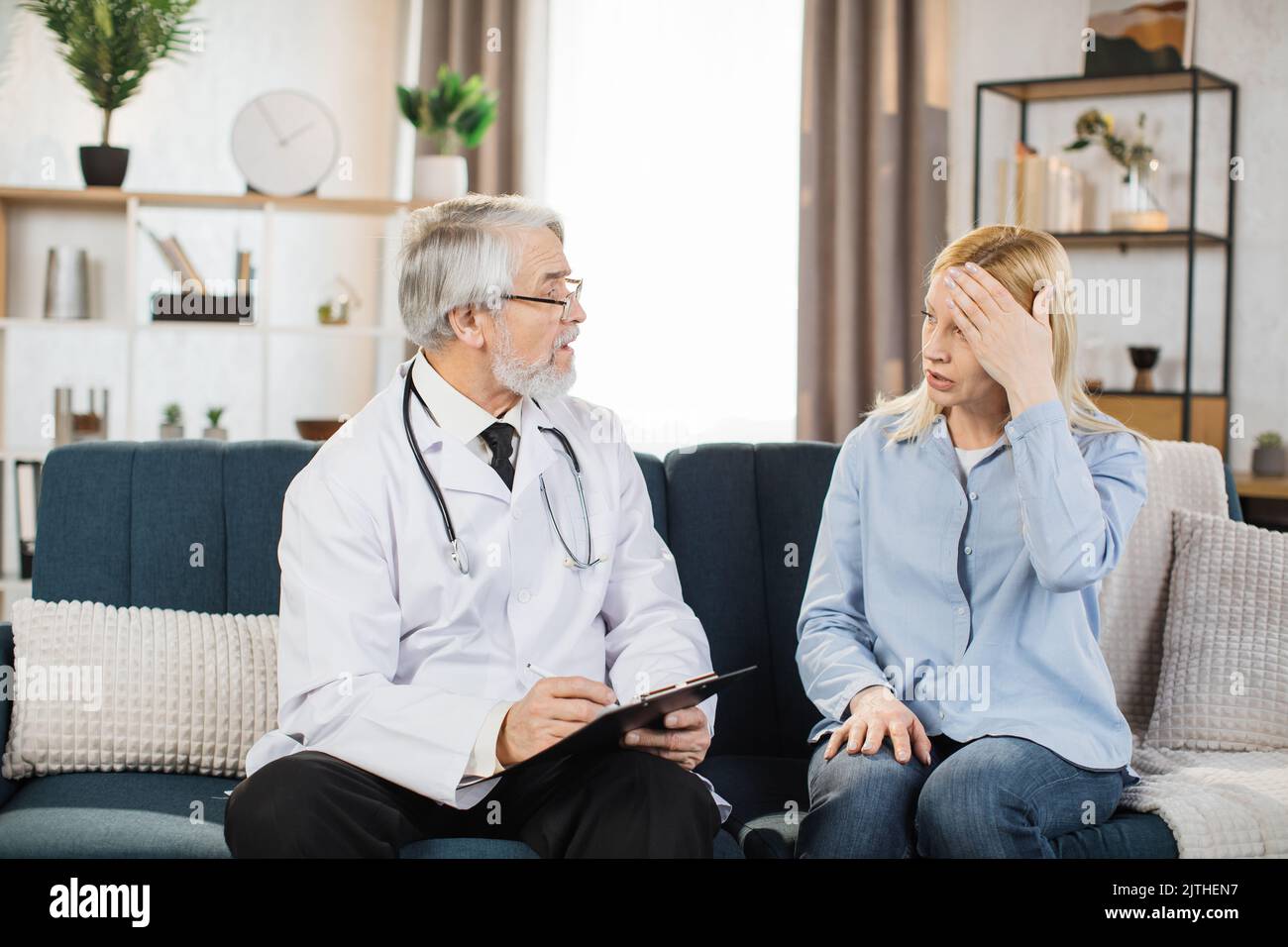Man sitting therapist taking notes hi-res stock photography and images ...