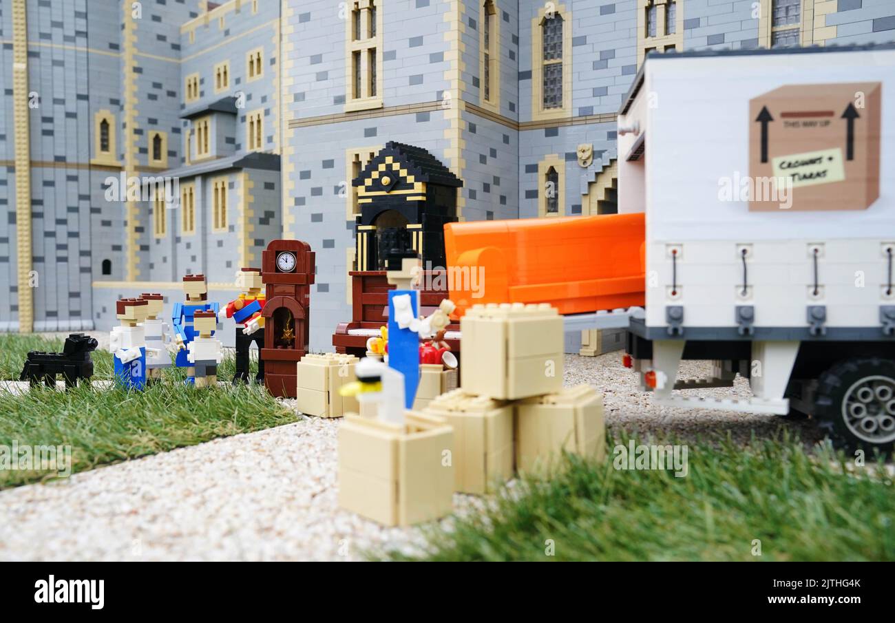 Mini Lego figures of the Duke and Duchess of Cambridge and their family ...