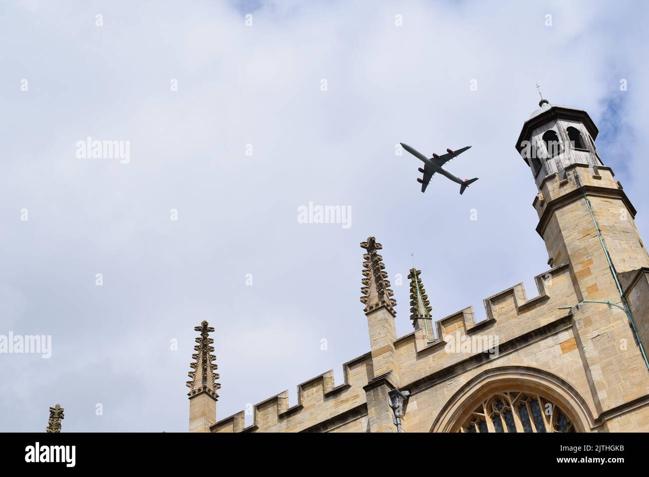 Airplane flying over a building hi-res stock photography and images - Alamy