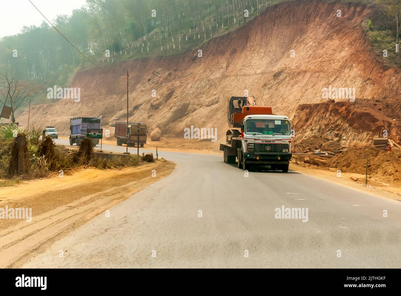 Vehicular traffic on an Indian highway Stock Photo - Alamy