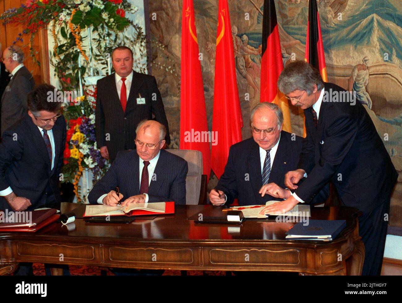 Helmut kohl gorbachev hi-res stock photography and images - Alamy