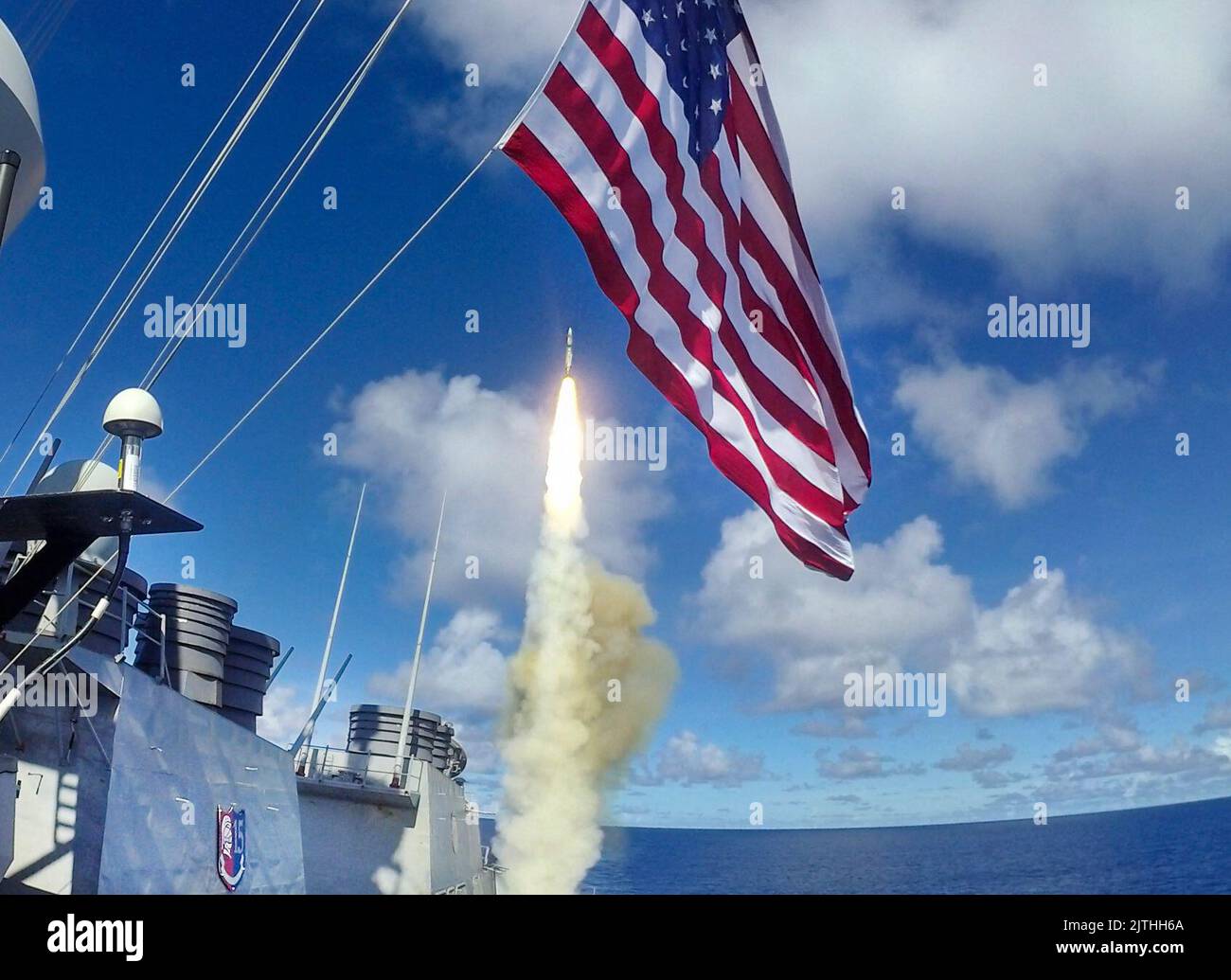 220828-N-FO714-1006 PHILIPPINE SEA (Aug. 28, 2022) – The Arleigh Burke ...