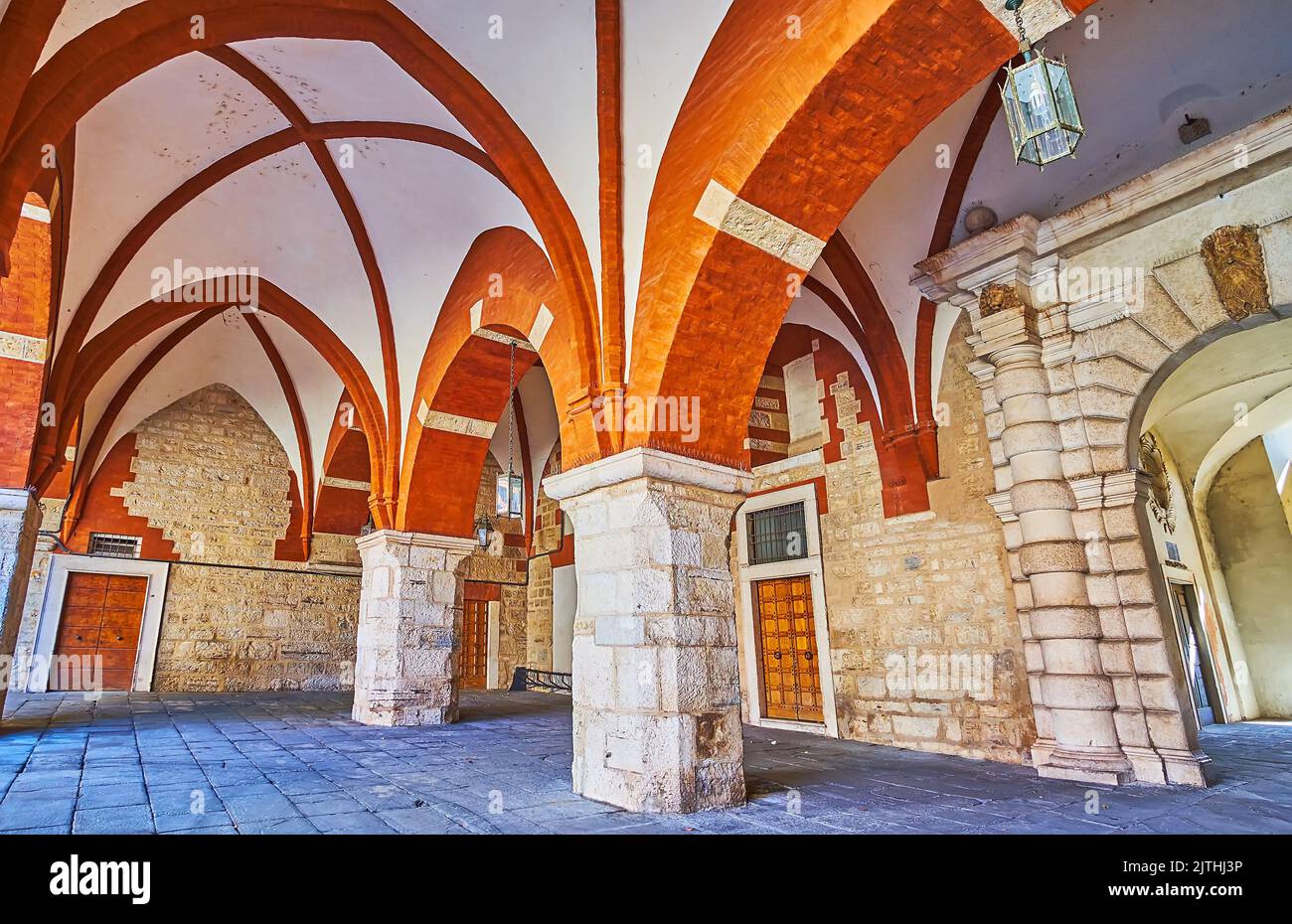 Rib vaulted ceiling hi-res stock photography and images - Alamy