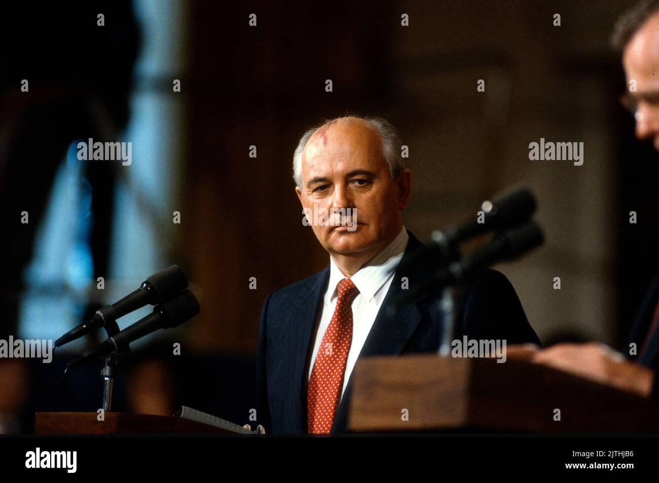 George bush and gorbachev agreement hi-res stock photography and images ...