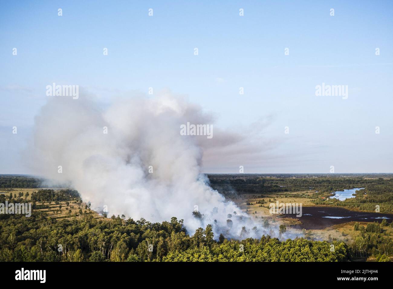 2022-08-31 08:31:09 GRIENDTSVEEN - Drone photo of a large fire in the ...