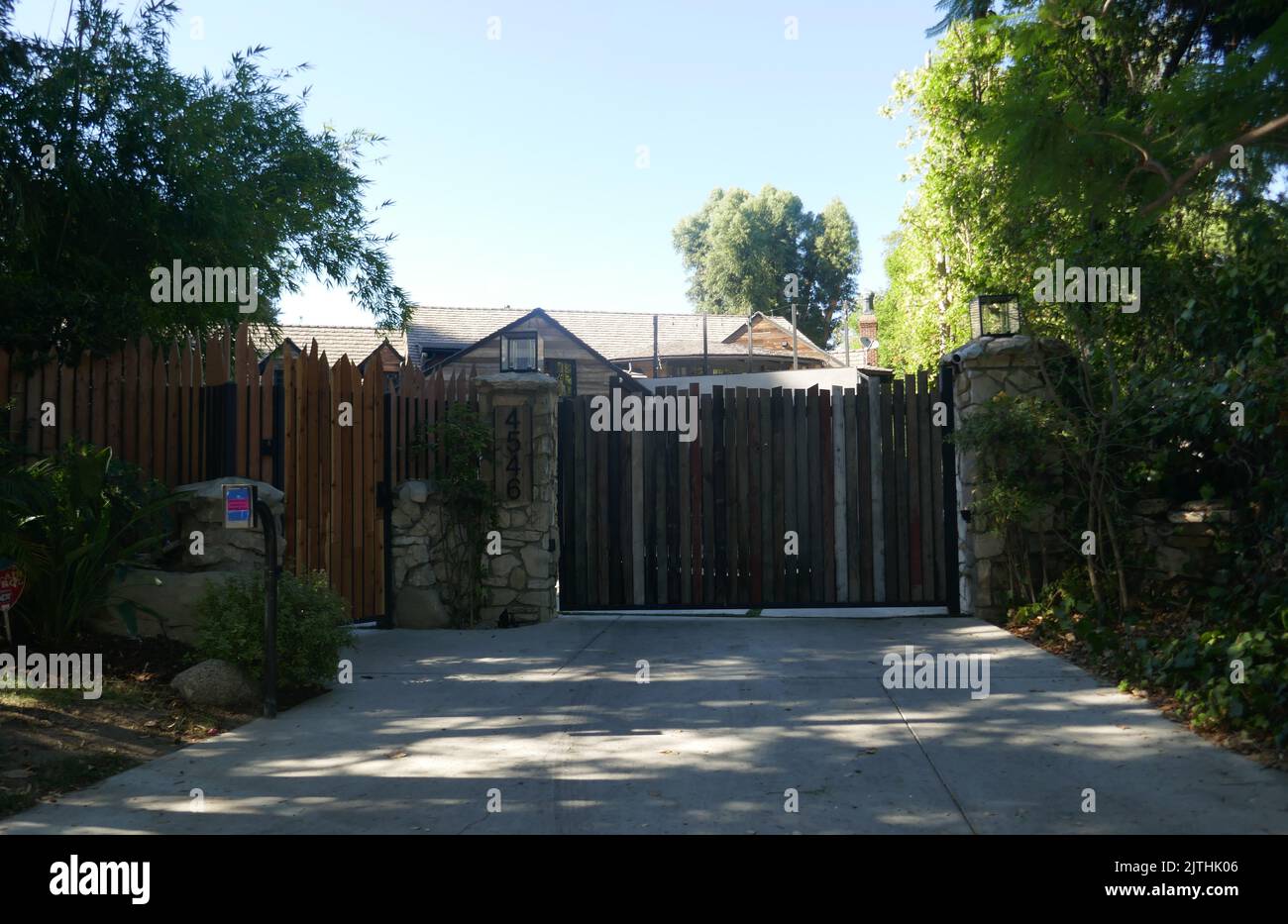 Encino California, USA 27th August 2022 Singer Machine Gun Kelly's home ...