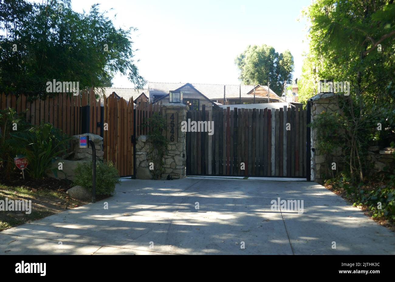 Encino California, USA 27th August 2022 Singer Machine Gun Kelly's home ...