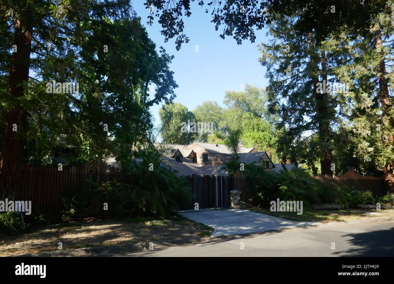 Encino California, USA 27th August 2022 Singer Machine Gun Kelly's home ...