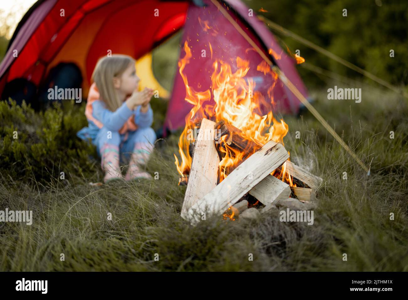 Little girl campfire hi-res stock photography and images - Alamy