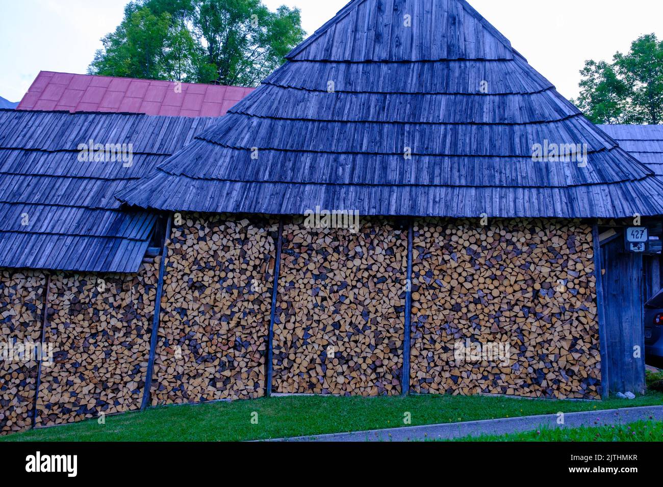 Stack of firewood, firewood, beautifully neatly stacked and sawn wood ...